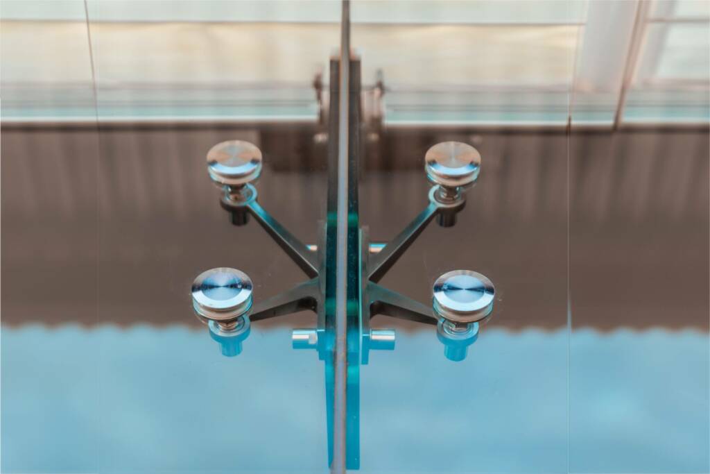 Spider Fittings - Touch of Glass